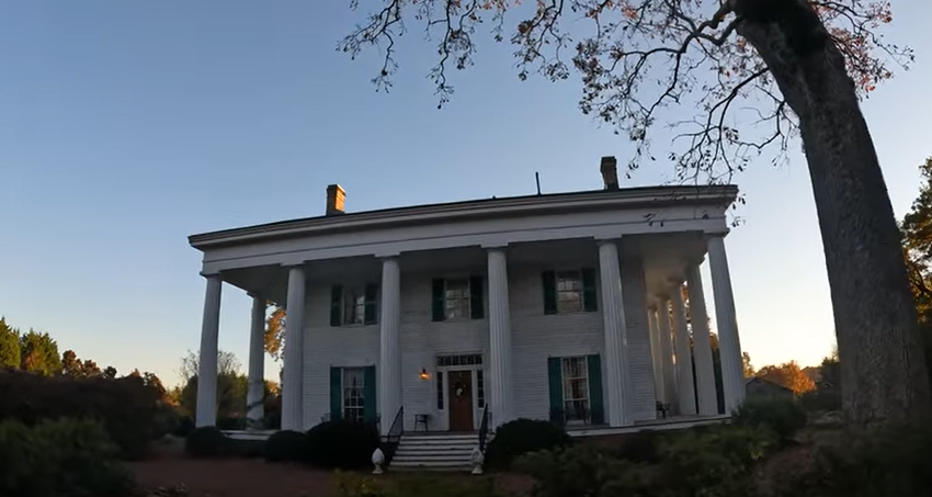 Exploring Roswell Historic District: Admiring Beautifully Preserved ...